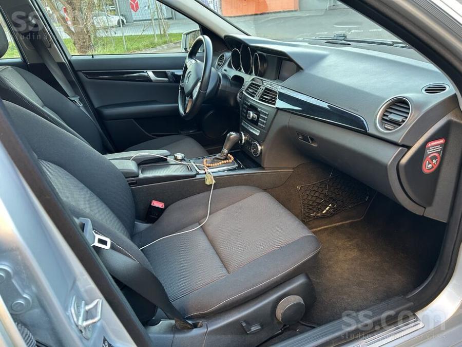 Pelēks Mercedes-Benz c-220 2013 Rīga, ar dzinēja tilpumu 2.20 L un nobraukumu 256 tūkst. km par 7000 €, foto 16 vietnē AUTOMOTO.COM.LV