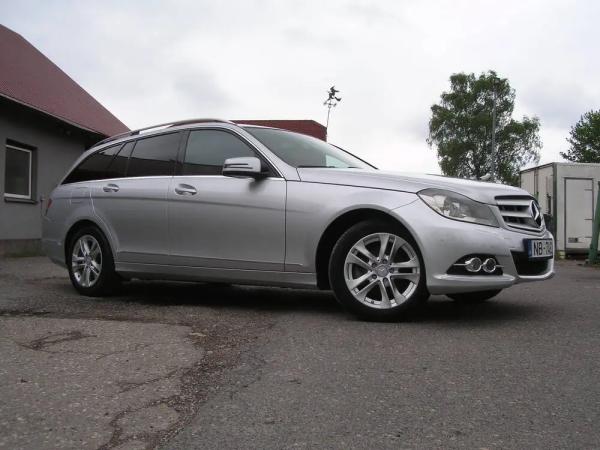 Grey Mercedes-Benz c-220 2013 in Sigulda, with an engine capacity of 2.20 L and mileage of 372 thousand km for 5850 €, photo 2 on AUTOMOTO.COM.LV