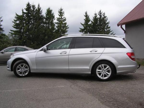 Grey Mercedes-Benz c-220 2013 in Sigulda, with an engine capacity of 2.20 L and mileage of 372 thousand km for 5850 €, photo 4 on AUTOMOTO.COM.LV