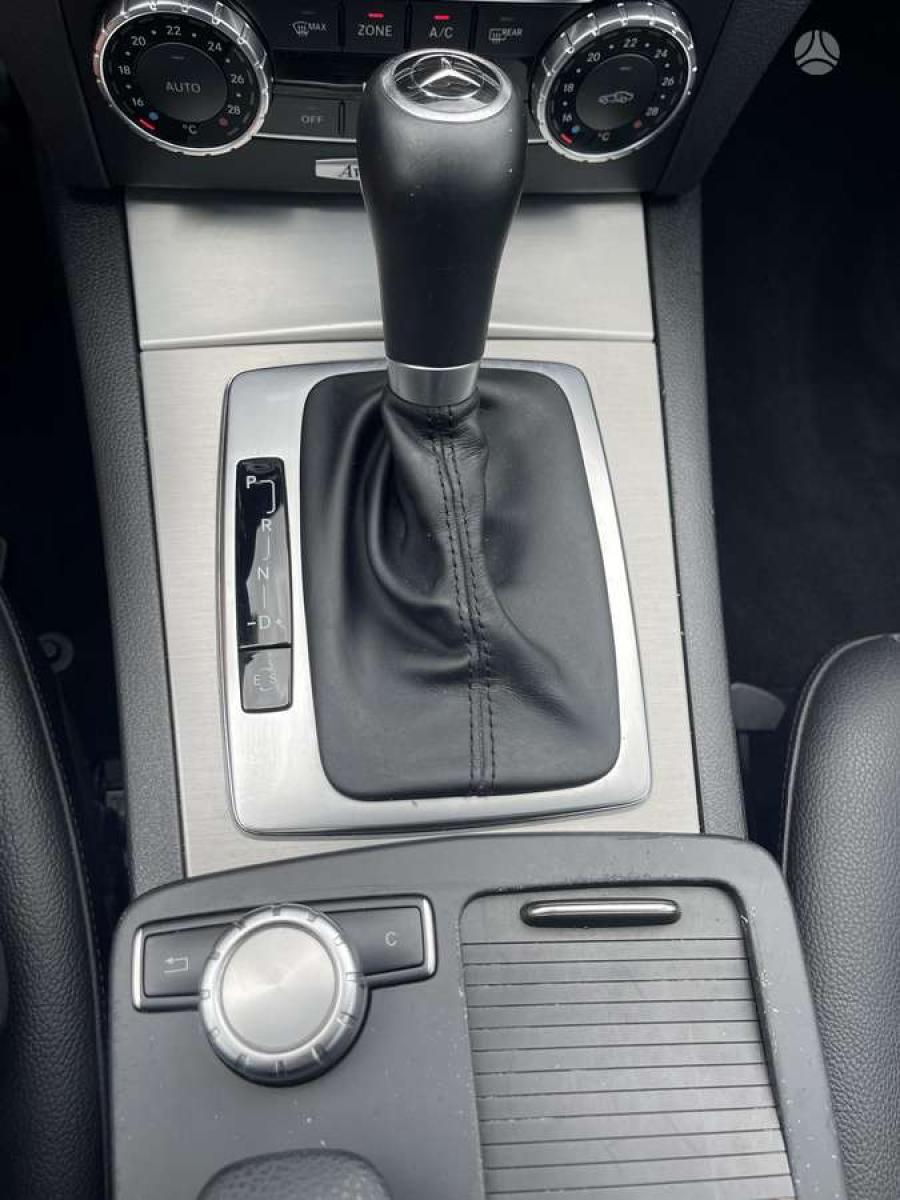 Pelēks Mercedes-Benz c-220 2013 Kauņa, ar dzinēja tilpumu 2.20 L un nobraukumu 278 tūkst. km par 5950 €, foto 24 vietnē AUTOMOTO.COM.LV