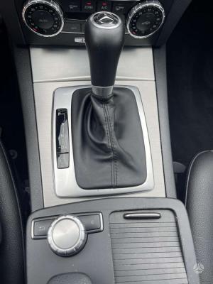 Grey Mercedes-Benz c-220 2013 in Kaunas, with an engine capacity of 2.14 L and mileage of 278 thousand km for 5950 €, photo 23 on AUTOMOTO.COM.LV
