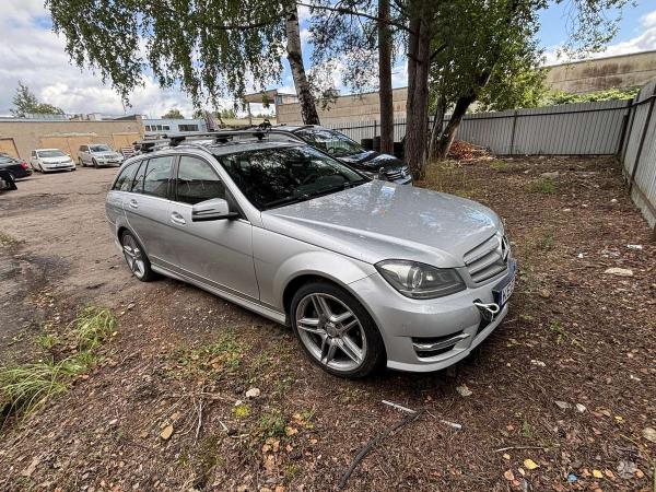 Pelēks Mercedes-Benz c-220 2014 Viļņa, ar dzinēja tilpumu 2.14 L un nobraukumu 349 tūkst. km par 3500 €, foto 1 vietnē AUTOMOTO.COM.LV