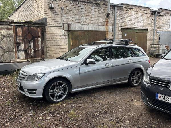 Pelēks Mercedes-Benz c-220 2014 Viļņa, ar dzinēja tilpumu 2.14 L un nobraukumu 349 tūkst. km par 3500 €, foto 4 vietnē AUTOMOTO.COM.LV