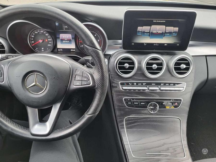 Pelēks Mercedes-Benz c-220 2015 Marijampole, ar dzinēja tilpumu 2.20 L un nobraukumu 258 tūkst. km par 11450 €, foto 3 vietnē AUTOMOTO.COM.LV