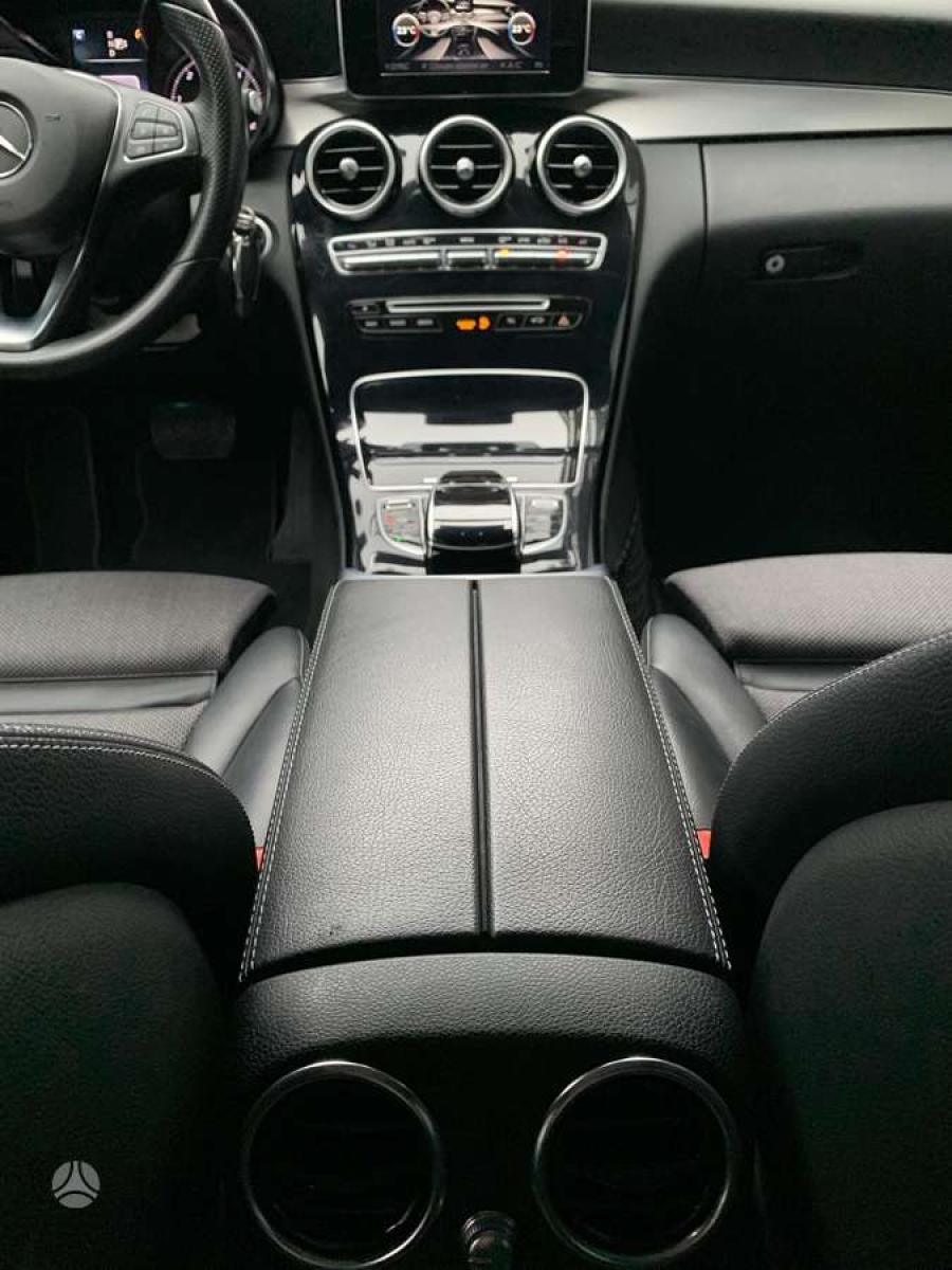 Pelēks Mercedes-Benz c-220 2015 Marijampole, ar dzinēja tilpumu 2.14 L un nobraukumu 243 tūkst. km par 11650 €, foto 29 vietnē AUTOMOTO.COM.LV
