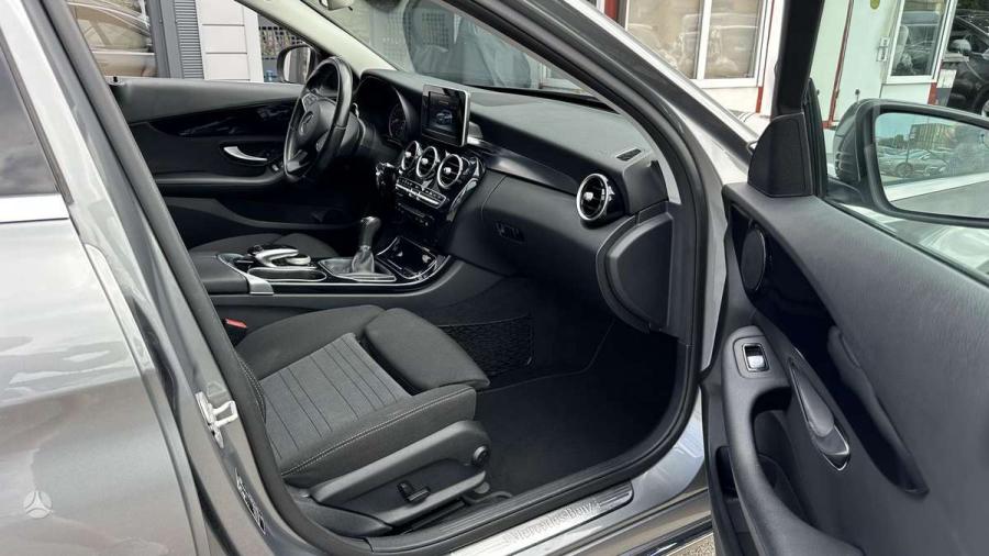 Pelēks Mercedes-Benz c-220 2015 Klaipėda, ar dzinēja tilpumu 2.14 L un nobraukumu 270 tūkst. km par 9250 €, foto 10 vietnē AUTOMOTO.COM.LV