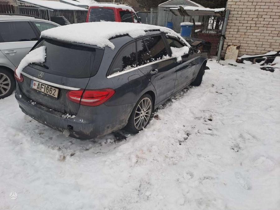 Grey Mercedes-Benz c-220 2016 in Panevezys, with an engine capacity of 2.14 L and mileage of 290 thousand km for 3500 €, photo 2 on AUTOMOTO.COM.LV