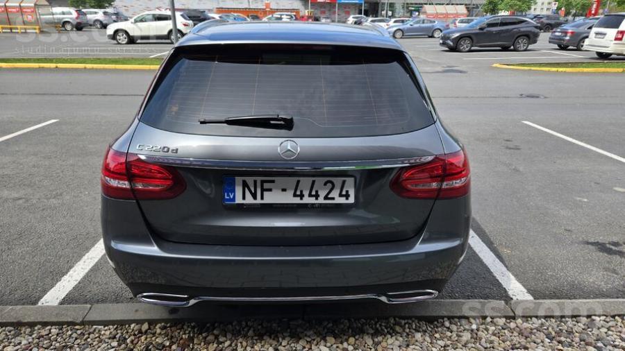 Pelēks Mercedes-Benz c-220 2016 Rīga, ar dzinēja tilpumu 2.20 L un nobraukumu 259 tūkst. km par 12500 €, foto 4 vietnē AUTOMOTO.COM.LV