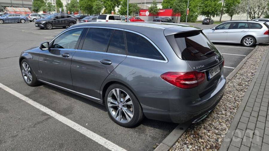 Pelēks Mercedes-Benz c-220 2016 Rīga, ar dzinēja tilpumu 2.20 L un nobraukumu 259 tūkst. km par 12500 €, foto 5 vietnē AUTOMOTO.COM.LV