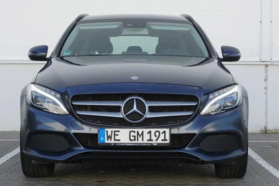 Pelēks Mercedes-Benz c-220 2016 Rīga, ar dzinēja tilpumu 2.20 L un nobraukumu 273 tūkst. km par 9900 €, foto 4 vietnē AUTOMOTO.COM.LV