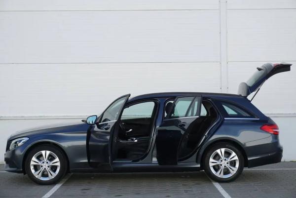 Pelēks Mercedes-Benz c-220 2016 Rīga, ar dzinēja tilpumu 2.20 L un nobraukumu 273 tūkst. km par 9900 €, foto 7 vietnē AUTOMOTO.COM.LV