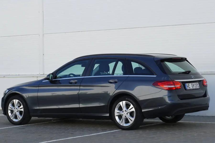 Pelēks Mercedes-Benz c-220 2016 Rīga, ar dzinēja tilpumu 2.20 L un nobraukumu 273 tūkst. km par 9900 €, foto 9 vietnē AUTOMOTO.COM.LV