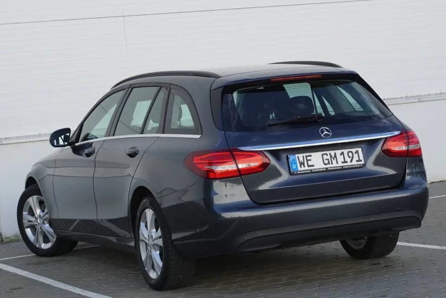 Pelēks Mercedes-Benz c-220 2016 Rīga, ar dzinēja tilpumu 2.20 L un nobraukumu 273 tūkst. km par 9900 €, foto 10 vietnē AUTOMOTO.COM.LV