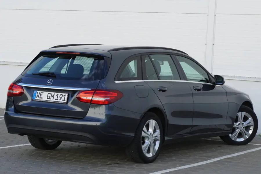 Pelēks Mercedes-Benz c-220 2016 Rīga, ar dzinēja tilpumu 2.20 L un nobraukumu 273 tūkst. km par 9900 €, foto 12 vietnē AUTOMOTO.COM.LV