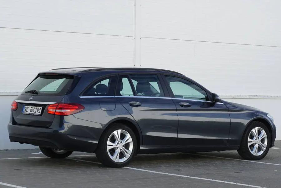 Pelēks Mercedes-Benz c-220 2016 Rīga, ar dzinēja tilpumu 2.20 L un nobraukumu 273 tūkst. km par 9900 €, foto 13 vietnē AUTOMOTO.COM.LV