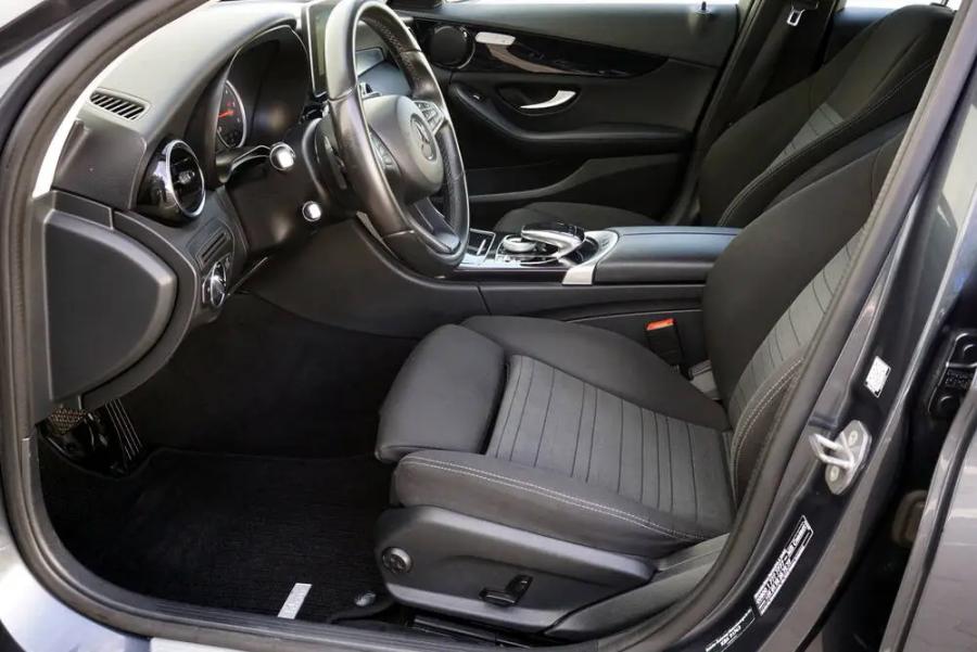 Pelēks Mercedes-Benz c-220 2016 Rīga, ar dzinēja tilpumu 2.20 L un nobraukumu 273 tūkst. km par 9900 €, foto 21 vietnē AUTOMOTO.COM.LV