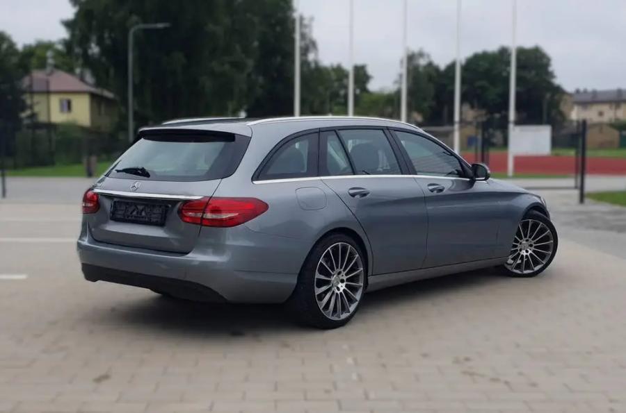 Pelēks Mercedes-Benz c-220 2016 Jelgava, ar dzinēja tilpumu 2.20 L un nobraukumu 300 tūkst. km par 8950 €, foto 3 vietnē AUTOMOTO.COM.LV