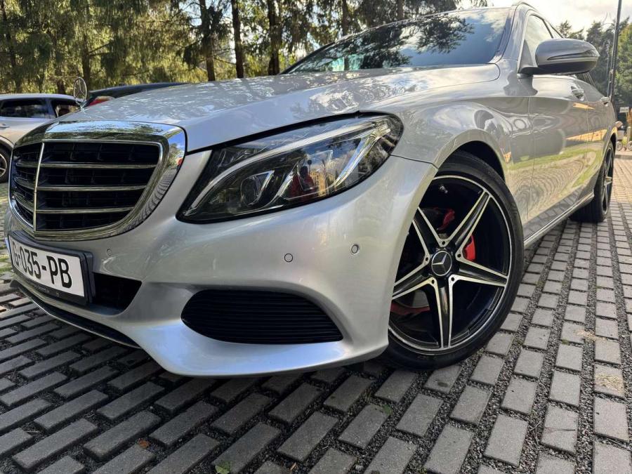 Grey Mercedes-Benz c-220 2016 in Vilnius, with an engine capacity of 2.14 L and mileage of 300 thousand km for 10300 €, photo 10 on AUTOMOTO.COM.LV