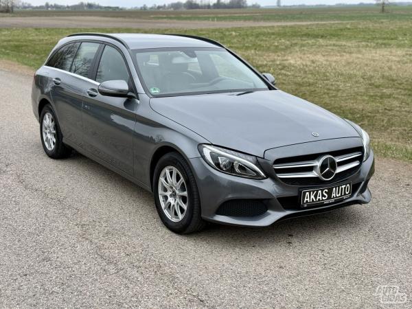 Grey Mercedes-Benz c-220 2017 in Vilkaviskis, with an engine capacity of 2.10 L and mileage of 267 thousand km for 12200 €, photo 2 on AUTOMOTO.COM.LV