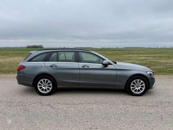 Grey Mercedes-Benz c-220 2017 in Siauliai, with an engine capacity of 2.14 L and mileage of 267 thousand km for 10900 €, photo 6 on AUTOMOTO.COM.LV
