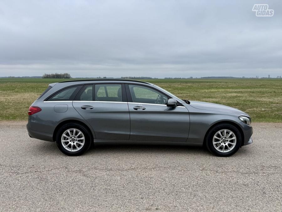 Pelēks Mercedes-Benz c-220 2017 Vilkaviškis, ar dzinēja tilpumu 2.10 L un nobraukumu 267 tūkst. km par 10900 €, foto 7 vietnē AUTOMOTO.COM.LV