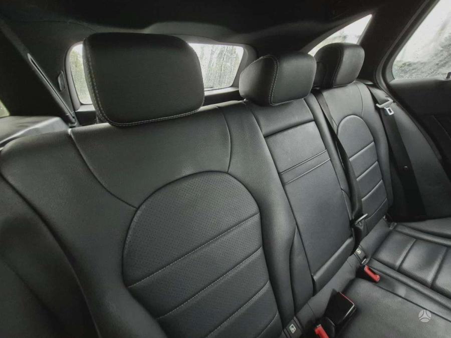 Grey Mercedes-Benz c-220 2017 in Kaunas, with an engine capacity of 2.14 L and mileage of 231 thousand km for 8900 €, photo 9 on AUTOMOTO.COM.LV