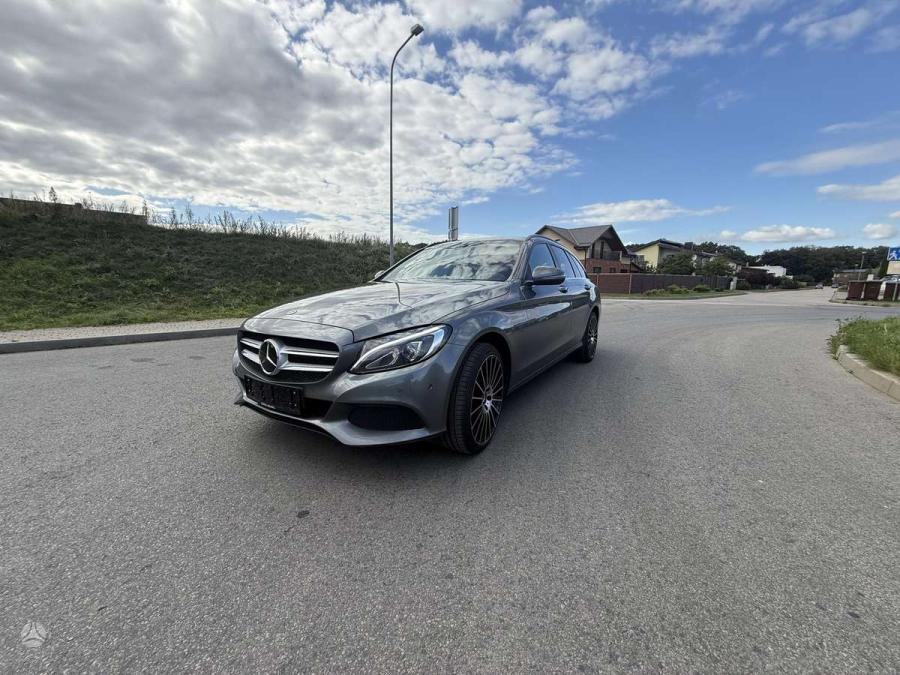 Pelēks Mercedes-Benz c-220 2017 Kauņa, ar dzinēja tilpumu 2.20 L un nobraukumu 285 tūkst. km par 10500 €, foto 3 vietnē AUTOMOTO.COM.LV