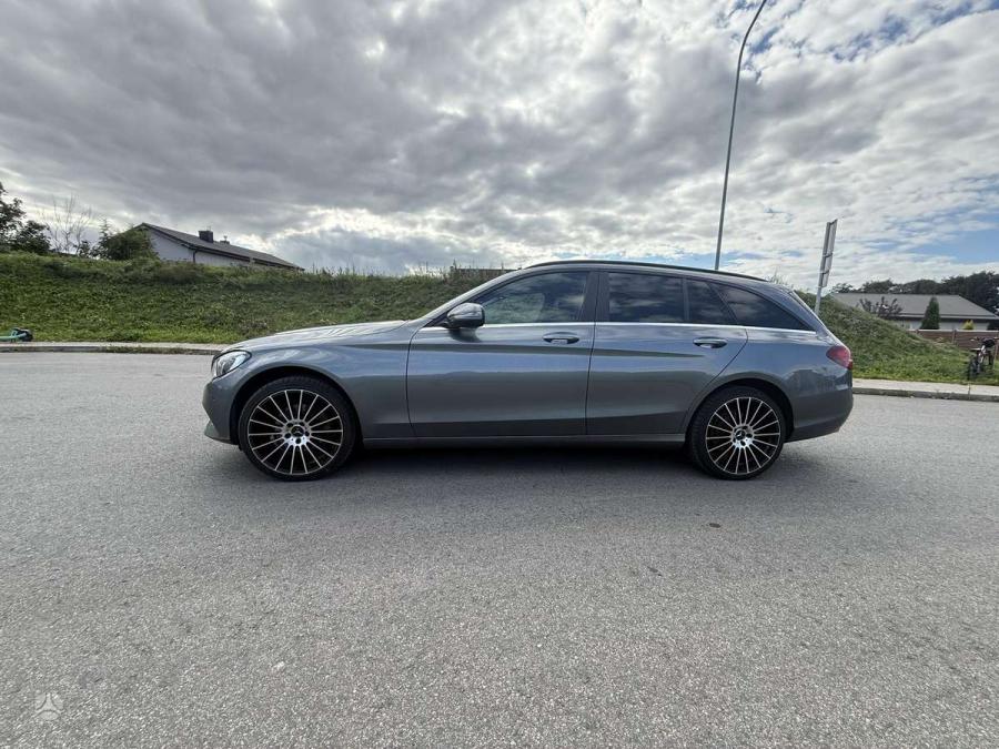 Pelēks Mercedes-Benz c-220 2017 Kauņa, ar dzinēja tilpumu 2.20 L un nobraukumu 285 tūkst. km par 10500 €, foto 4 vietnē AUTOMOTO.COM.LV