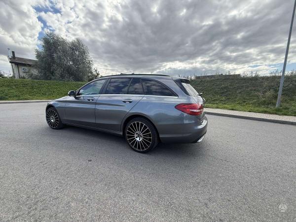 Mercedes-Benz c-220 2017 in Kaunas on AUTOMOTO.COM.LV Grey Mercedes-Benz c-220 2017 in Kaunas, with an engine capacity of 2.20 L and mileage of 285 thousand km for 10500 €, photo 5 on AUTOMOTO.COM.LV