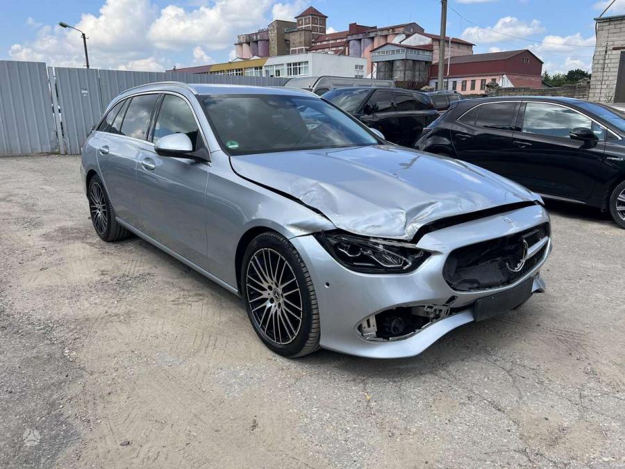 Pelēks Mercedes-Benz c-220 2023 Kauņa, ar dzinēja tilpumu 1.99 L un nobraukumu 117 tūkst. km par 17400 €, foto 3 vietnē AUTOMOTO.COM.LV
