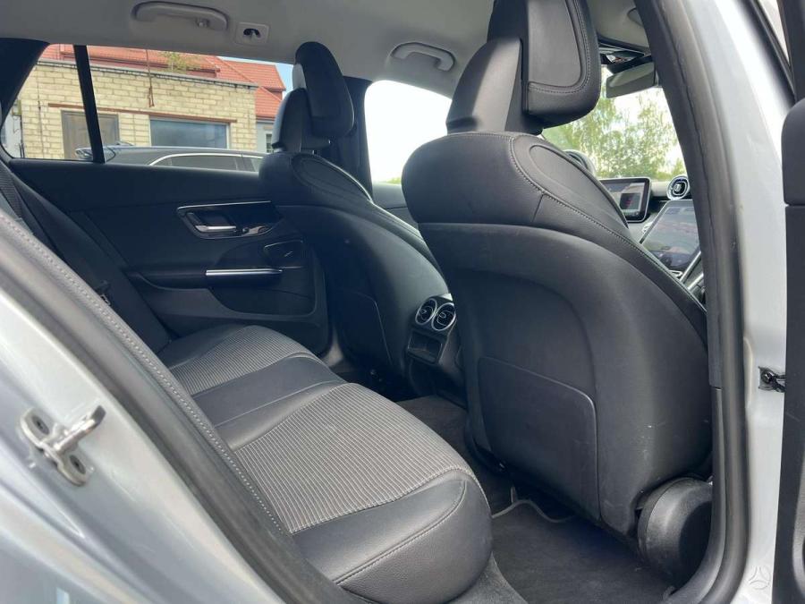 Pelēks Mercedes-Benz c-220 2023 Kauņa, ar dzinēja tilpumu 1.99 L un nobraukumu 117 tūkst. km par 17400 €, foto 18 vietnē AUTOMOTO.COM.LV