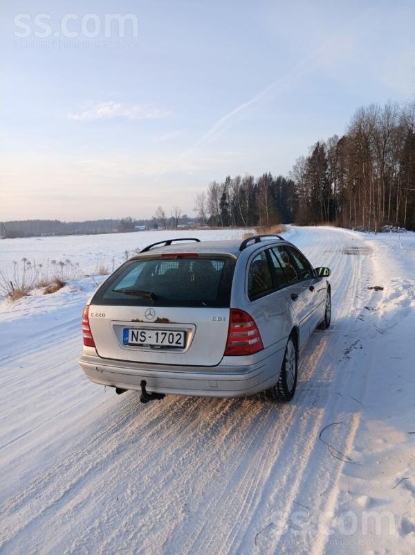 Mercedes-Benz c-220 2005 in Ogre, with an engine capacity of 2.20 L and mileage of 363 thousand km for 500 €, photo 4 on AUTOMOTO.COM.LV