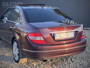 Красный Мерседес Ц 220 2007 в Рига, объемом двигателя 2.20 л и пробегом 391 тыс. км за 3350 €, фото 5 на AUTOMOTO.COM.LV