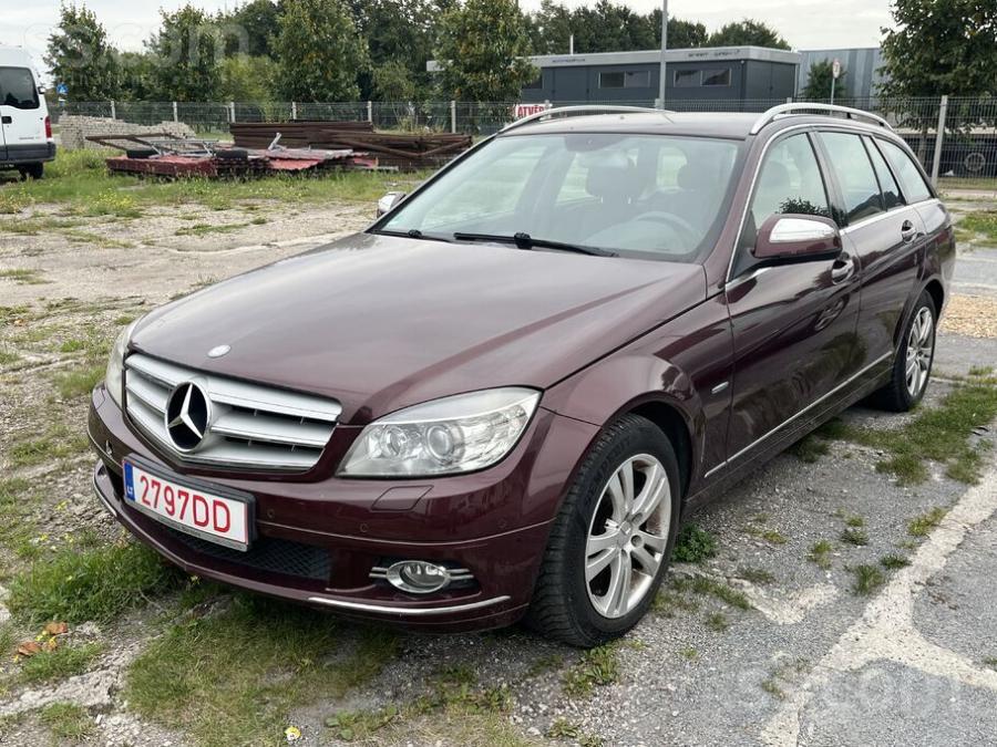 Красный Мерседес Ц 220 2008 в Рига, объемом двигателя 2.20 л и пробегом 264 тыс. км за 1600 €, фото 1 на AUTOMOTO.COM.LV