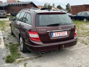 Красный Мерседес Ц 220 2008 в Рига, объемом двигателя 2.20 л и пробегом 264 тыс. км за 1600 €, фото 3 на AUTOMOTO.COM.LV