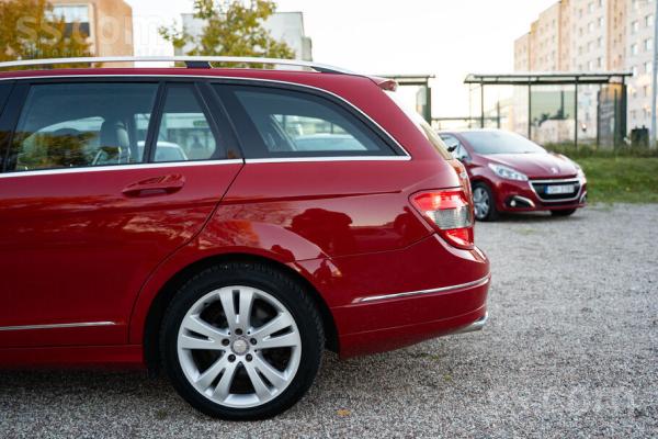 Sarkans Mercedes-Benz c-220 2009 Liepāja, ar dzinēja tilpumu 2.20 L un nobraukumu 281 tūkst. km par 5900 €, foto 11 vietnē AUTOMOTO.COM.LV