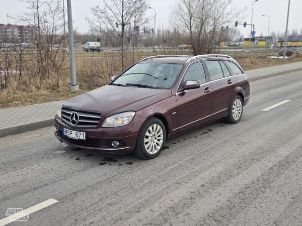 Red Mercedes-Benz c-220 2009 in Klaipeda, with an engine capacity of 2.10 L and mileage of 450 thousand km for 3200 €, photo 1 on AUTOMOTO.COM.LV