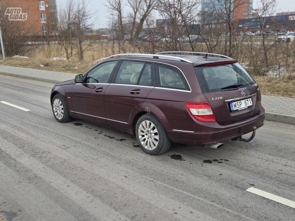 Red Mercedes-Benz c-220 2009 in Klaipeda, with an engine capacity of 2.10 L and mileage of 450 thousand km for 3200 €, photo 3 on AUTOMOTO.COM.LV