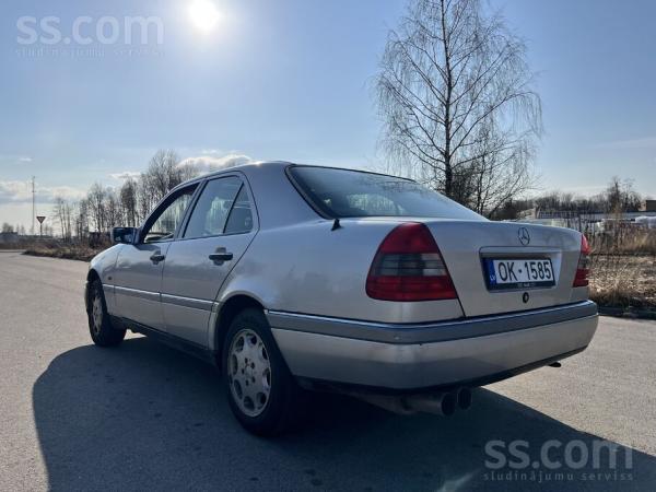 Mercedes-Benz c-220 1995 Aizkraukle, ar dzinēja tilpumu 2.20 L un nobraukumu 153 tūkst. km par 1950 €, foto 4 vietnē AUTOMOTO.COM.LV