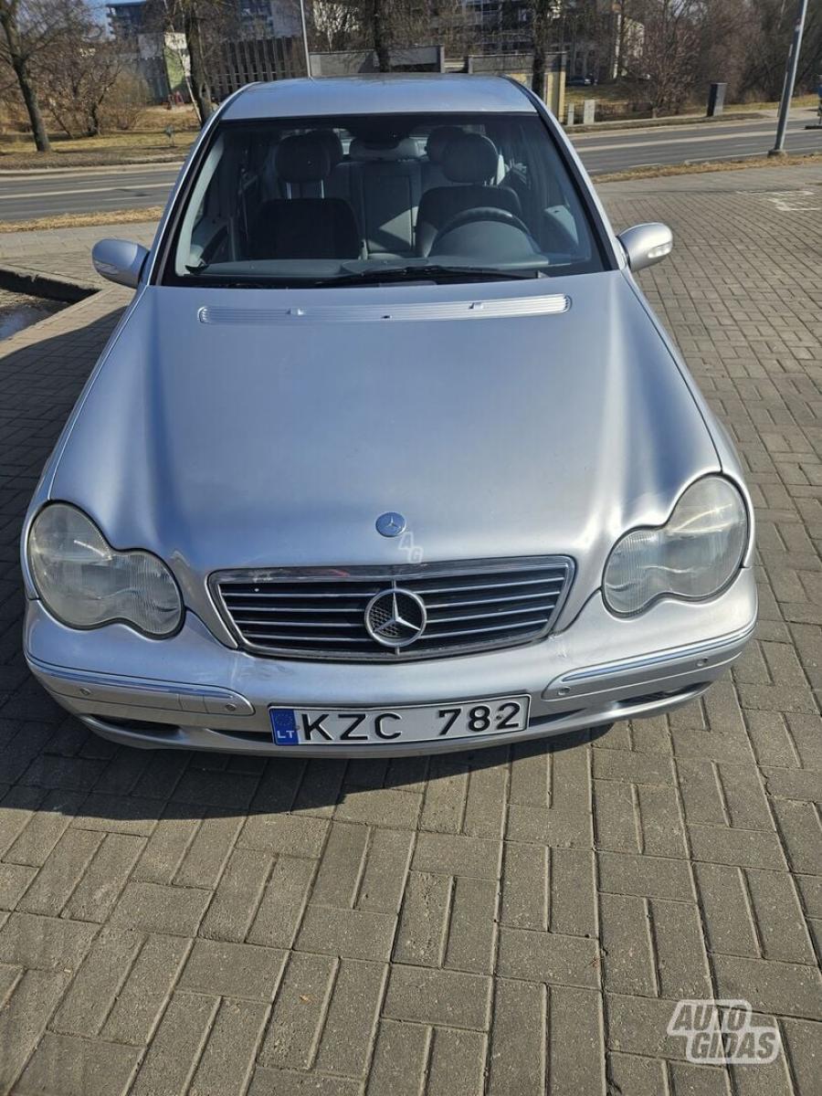 Mercedes-Benz c-220 2001 in Vilnius, with an engine capacity of 2.10 L and mileage of 265 thousand km for 1450 €, photo 1 on AUTOMOTO.COM.LV