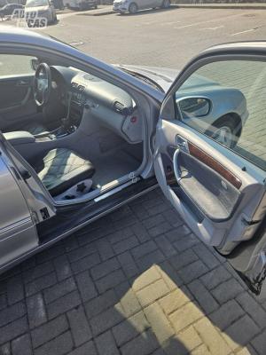 Mercedes-Benz c-220 2001 in Vilnius, with an engine capacity of 2.10 L and mileage of 265 thousand km for 1450 €, photo 12 on AUTOMOTO.COM.LV
