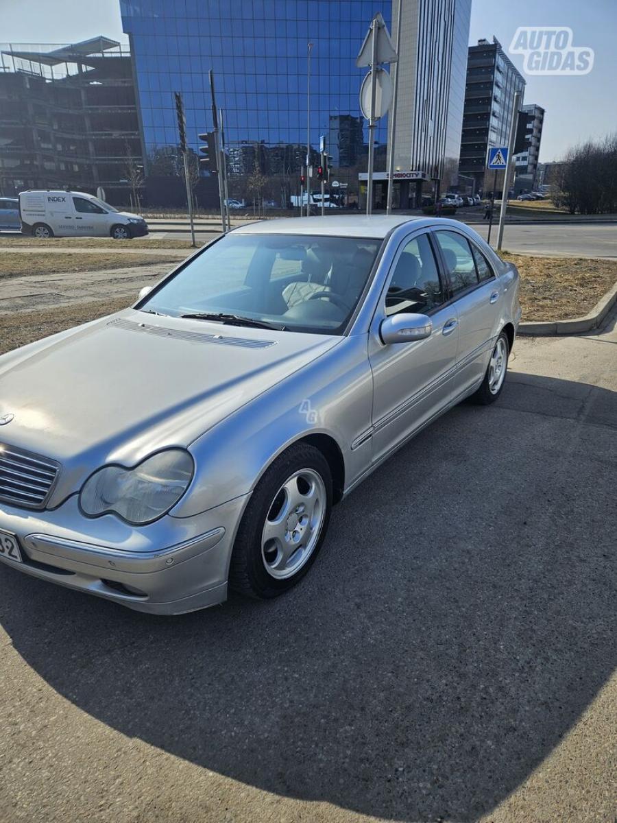 Mercedes-Benz c-220 2001 in Vilnius, with an engine capacity of 2.10 L and mileage of 265 thousand km for 1450 €, photo 14 on AUTOMOTO.COM.LV