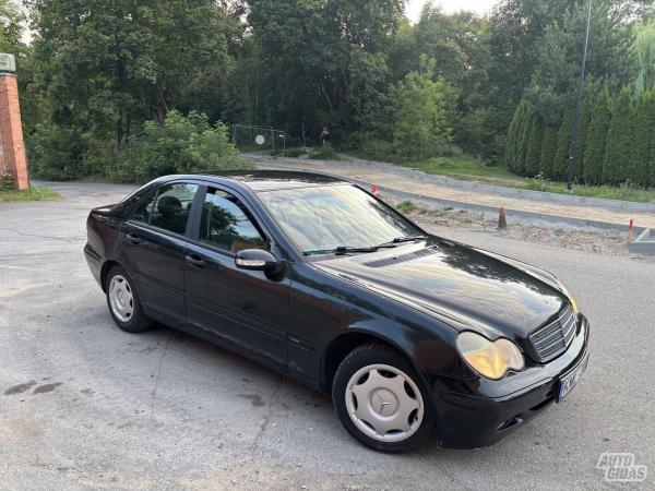 Mercedes-Benz c-220 2001 in Vilnius, with an engine capacity of 2.20 L and mileage of 299 thousand km for 799 €, photo 3 on AUTOMOTO.COM.LV