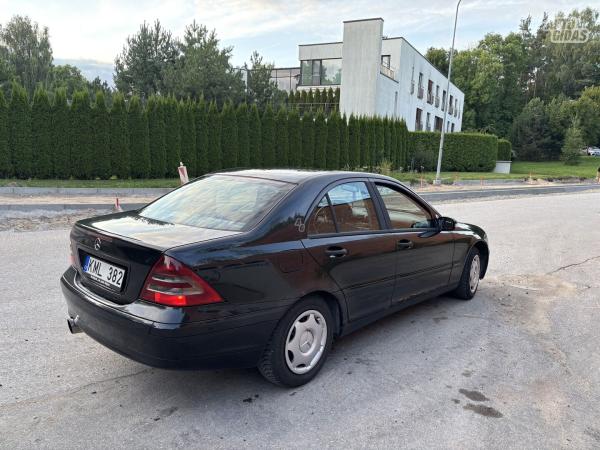 Mercedes-Benz c-220 2001 in Vilnius, with an engine capacity of 2.20 L and mileage of 299 thousand km for 799 €, photo 6 on AUTOMOTO.COM.LV
