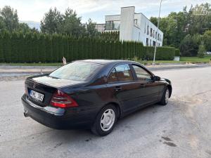 Mercedes-Benz c-220 2001 in Vilnius, with an engine capacity of 2.20 L and mileage of 299 thousand km for 799 €, photo 7 on AUTOMOTO.COM.LV