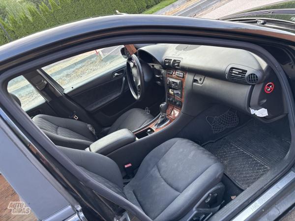 Mercedes-Benz c-220 2001 in Vilnius, with an engine capacity of 2.20 L and mileage of 299 thousand km for 799 €, photo 8 on AUTOMOTO.COM.LV
