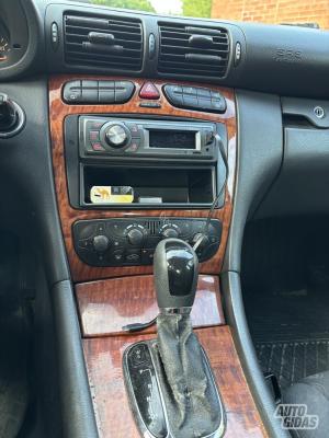 Mercedes-Benz c-220 2001 in Vilnius, with an engine capacity of 2.20 L and mileage of 299 thousand km for 799 €, photo 11 on AUTOMOTO.COM.LV