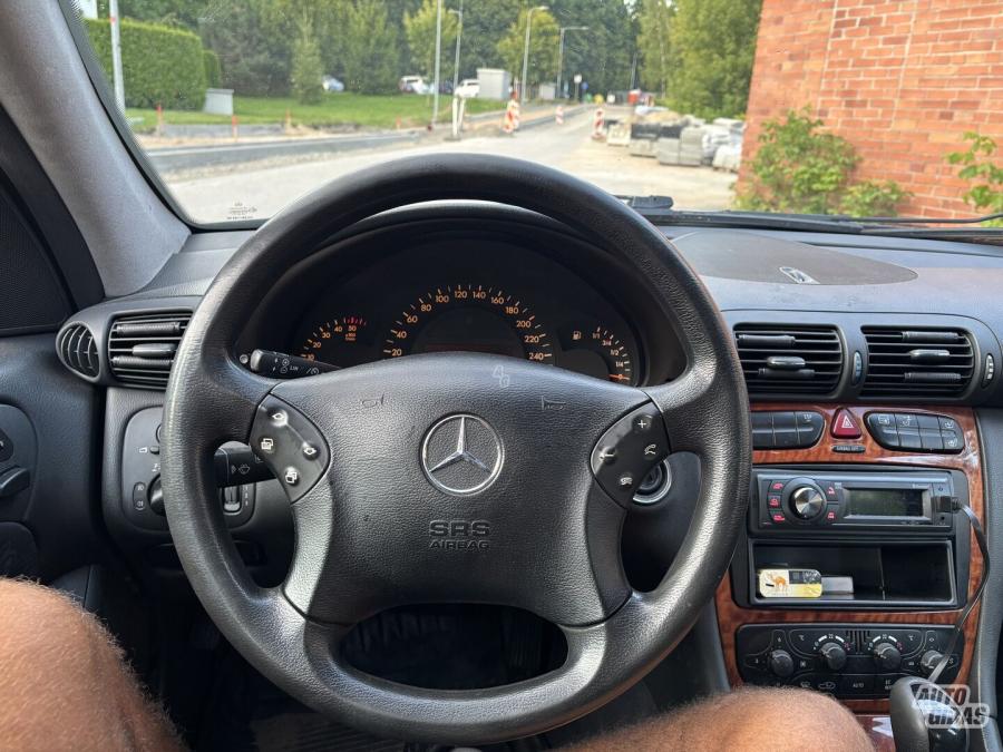 Mercedes-Benz c-220 2001 in Vilnius, with an engine capacity of 2.20 L and mileage of 299 thousand km for 799 €, photo 12 on AUTOMOTO.COM.LV