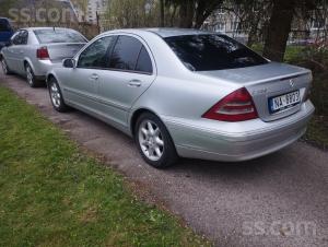 Mercedes-Benz c-220 2002 in Jurmala, with an engine capacity of 2.20 L and mileage of 281 thousand km for 1700 €, photo 2 on AUTOMOTO.COM.LV