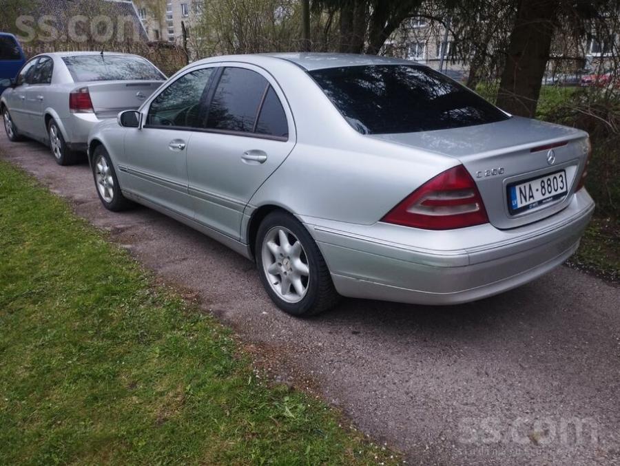 Mercedes-Benz c-220 2002 in Jurmala, with an engine capacity of 2.20 L and mileage of 281 thousand km for 1700 €, photo 2 on AUTOMOTO.COM.LV